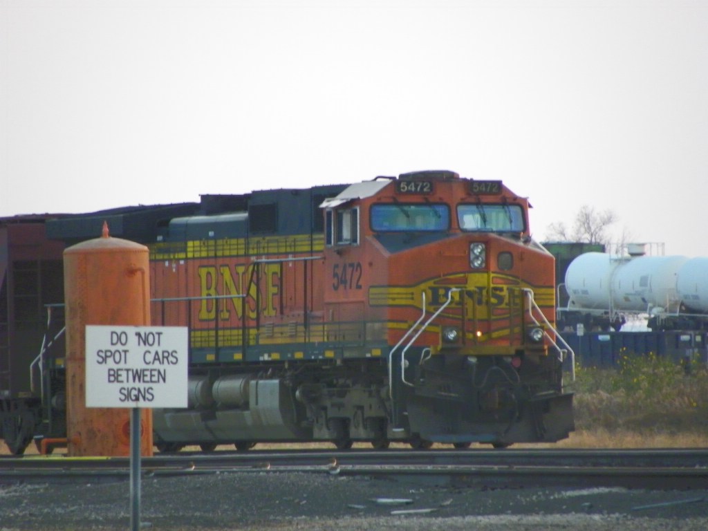 BNSF C44-9W 5472